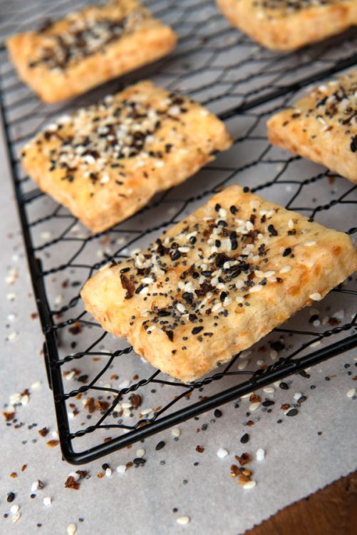 Cheddar & Asiago Sesame Crackers | T8N